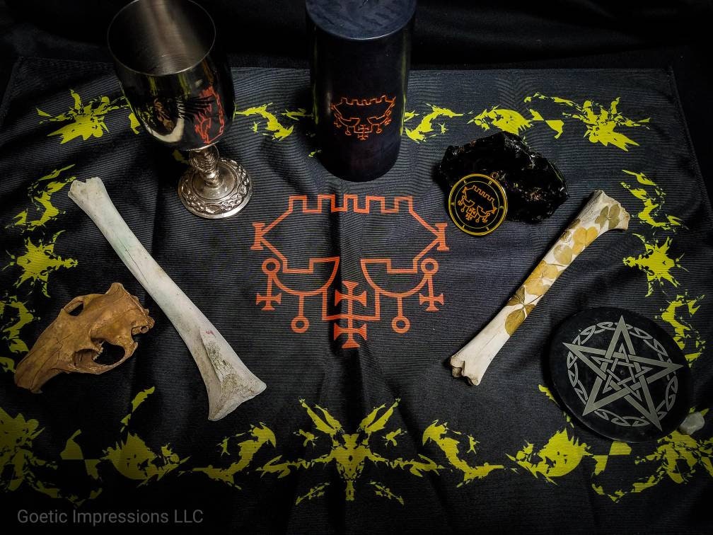 Belial Altar Cloth // Goetia Sigil Altar Cloth - Etsy