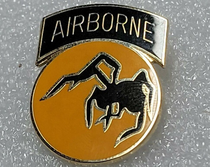 New 135th AIRBORNE WW2 Ghost / Phantom Division Metal Pin W/ Clutch ...