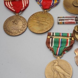 Lot of 10 WW2 Orig 67th ARMOR TANK Medal, Collar Disks, Hat Badge ...