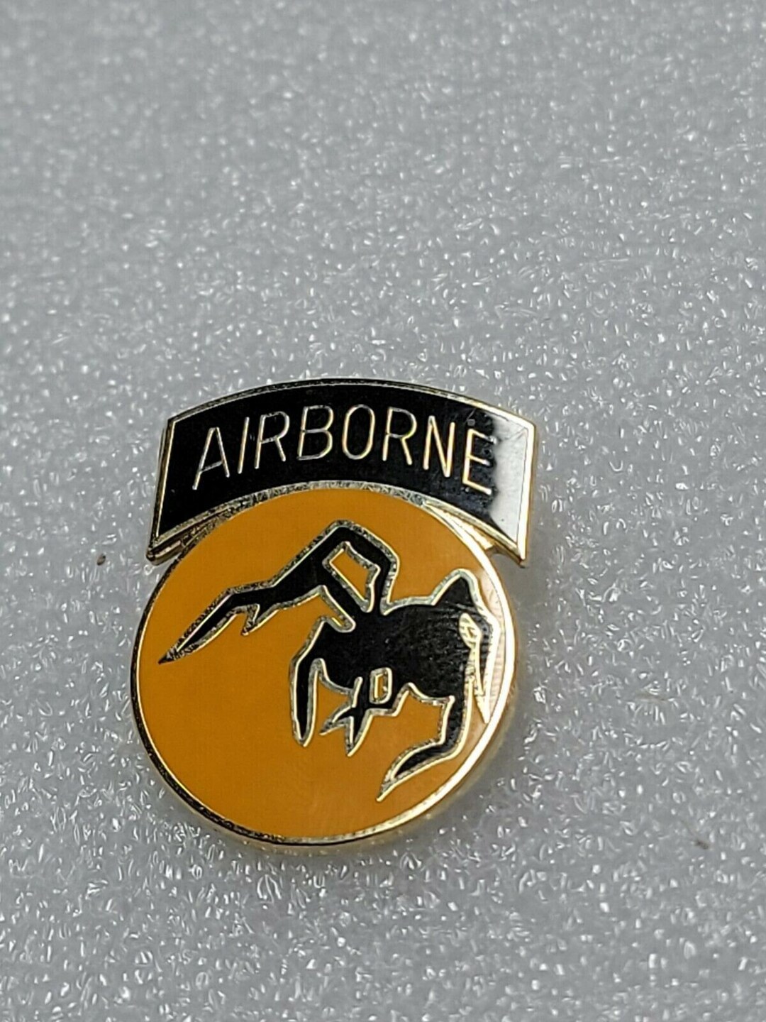 New 135th AIRBORNE WW2 Ghost / Phantom Division Metal Pin W/ Clutch ...