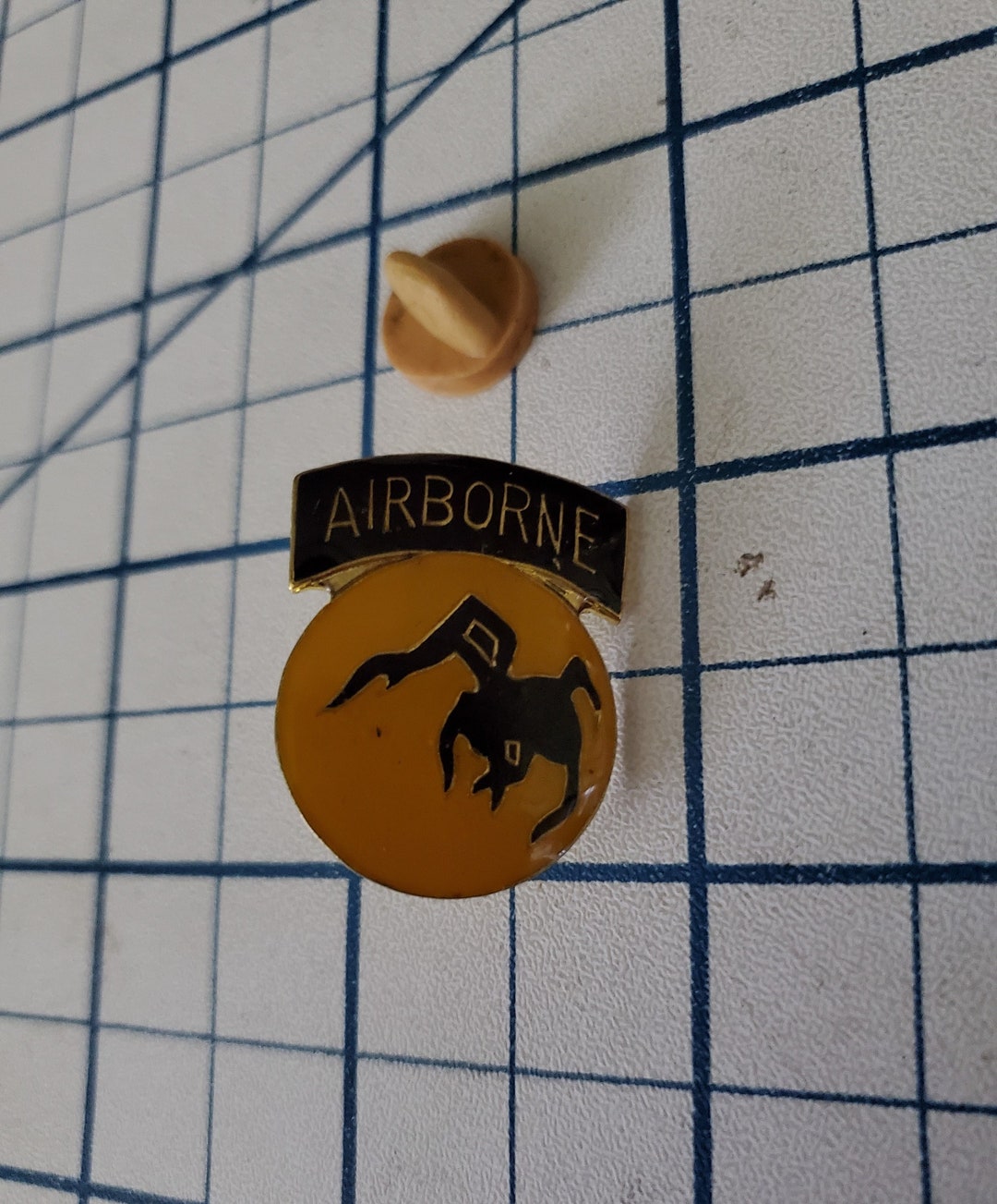 New 135th AIRBORNE WW2 Ghost / Phantom Division Enamel on Metal Pin W ...