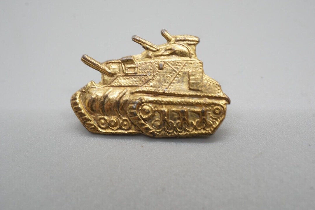 Orig WW2 ARMOR CORPS Stuart Tank Insignia Badge Lead Metal Pin Pinback ...