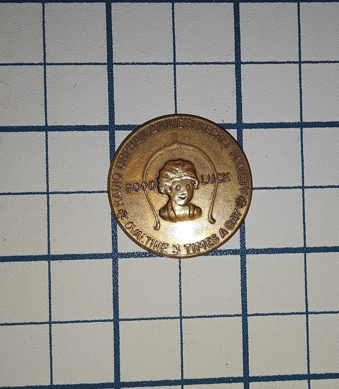 C1940 Little ORPHAN ANNIE Ovaltine Good Luck Token Radio Secret Society Badge Brass Membership ...