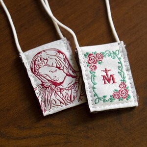 Premium Brown Scapular, Cream & Rose Pietá Original 15 - Etsy 日本
