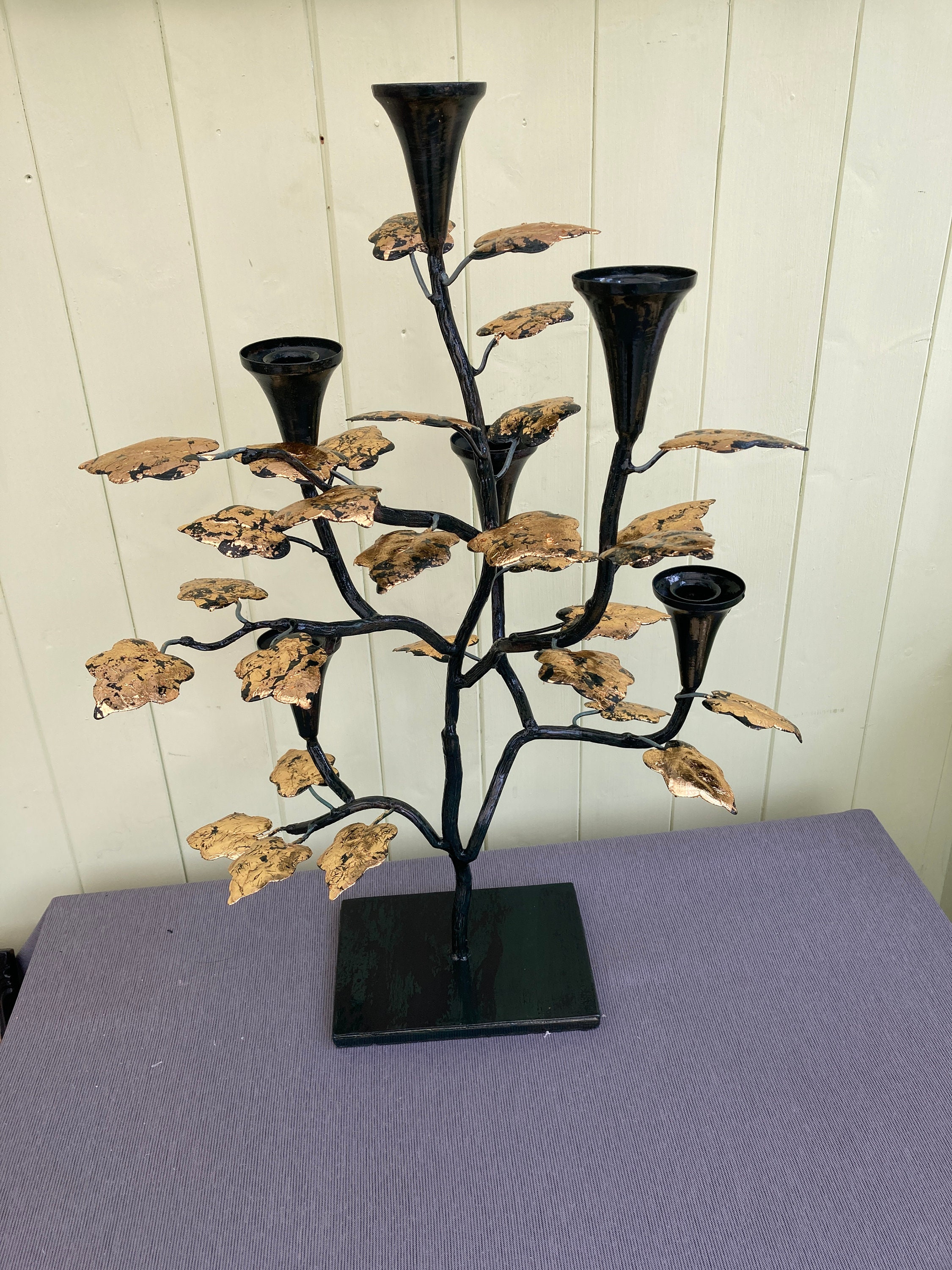 A gold leafed tree candelabra for six candles. - Etsy.de