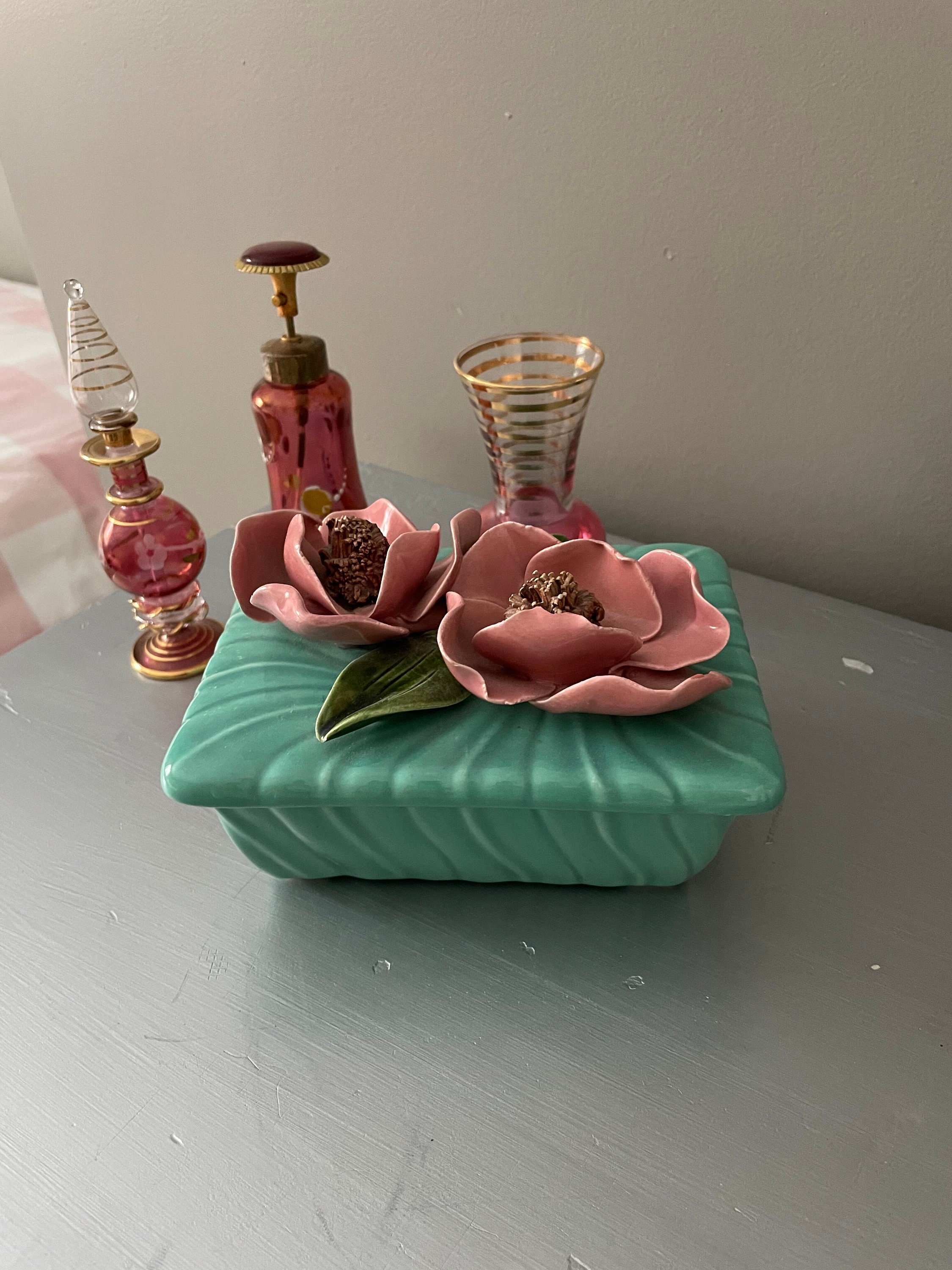 Egyptian Red Pink Crystal Perfume Bottle Gold Trim Plus Decorated Red ...