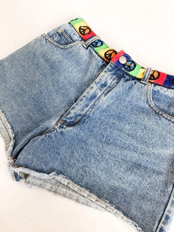Vintage Y2K ‘Next Issue’ Rainbow Peace Sign Denim Sho… - Gem