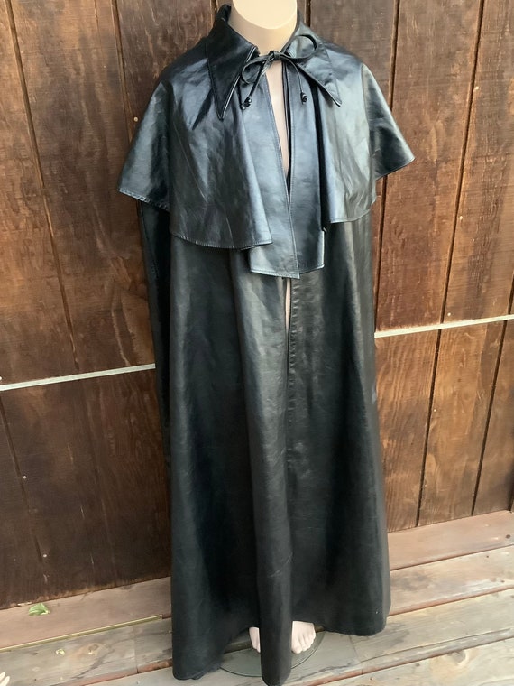 Goth Supreme leather cape - Gem
