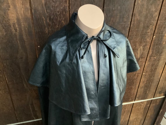 Goth Supreme leather cape - Gem