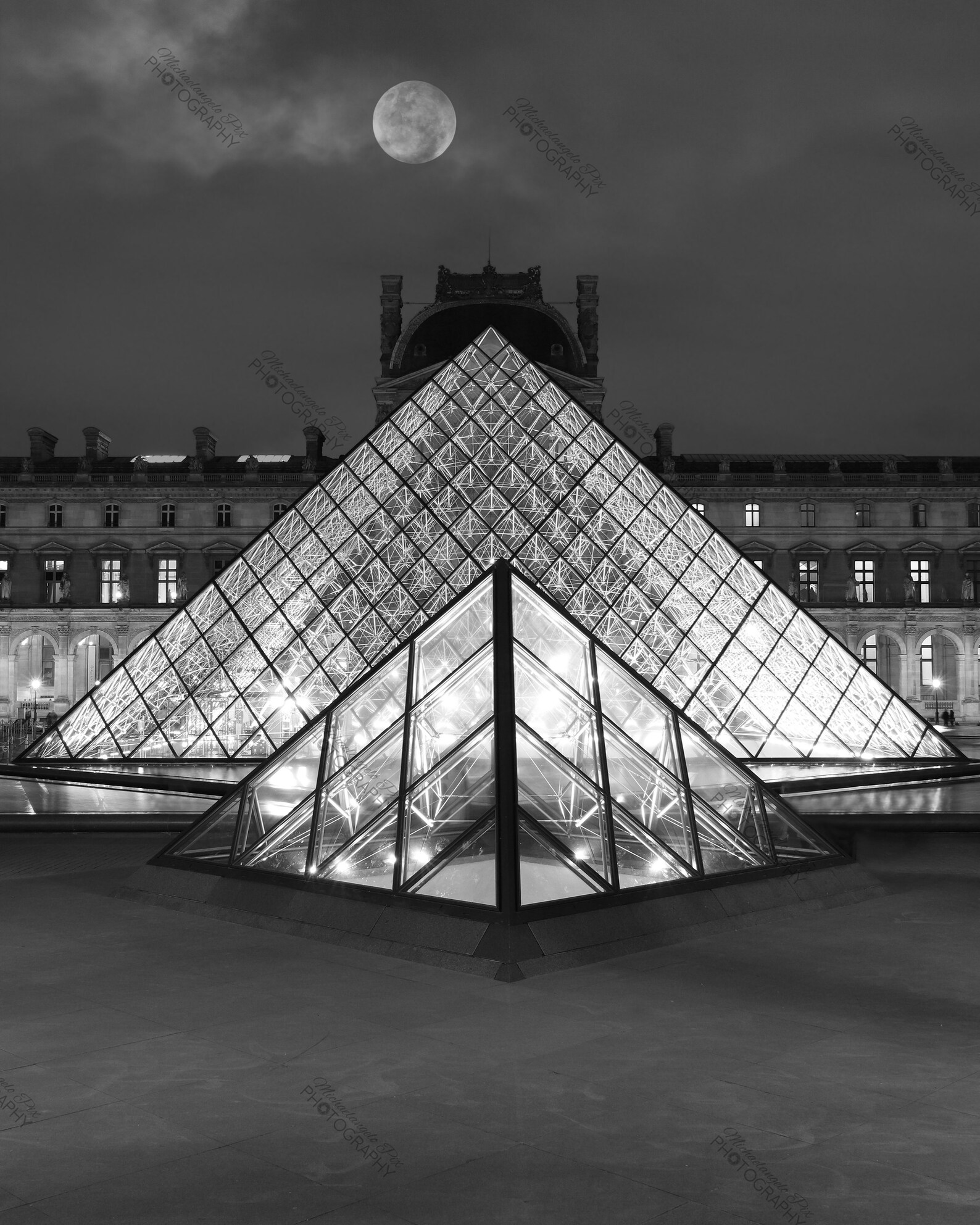 Super Moon Watching Over the Louvre Museum in Paris (black & White ...