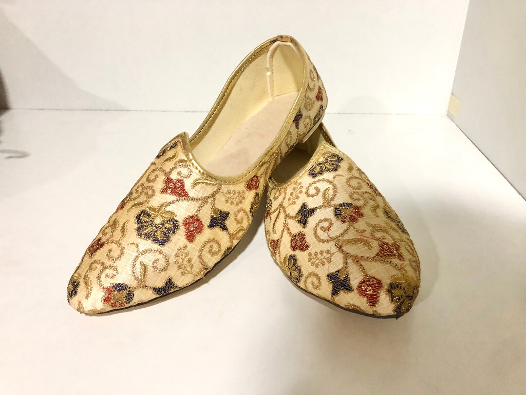 Golden Colourful Handmade Ethnic Men's Mojari / Jutiya / Flat Shoes for ...