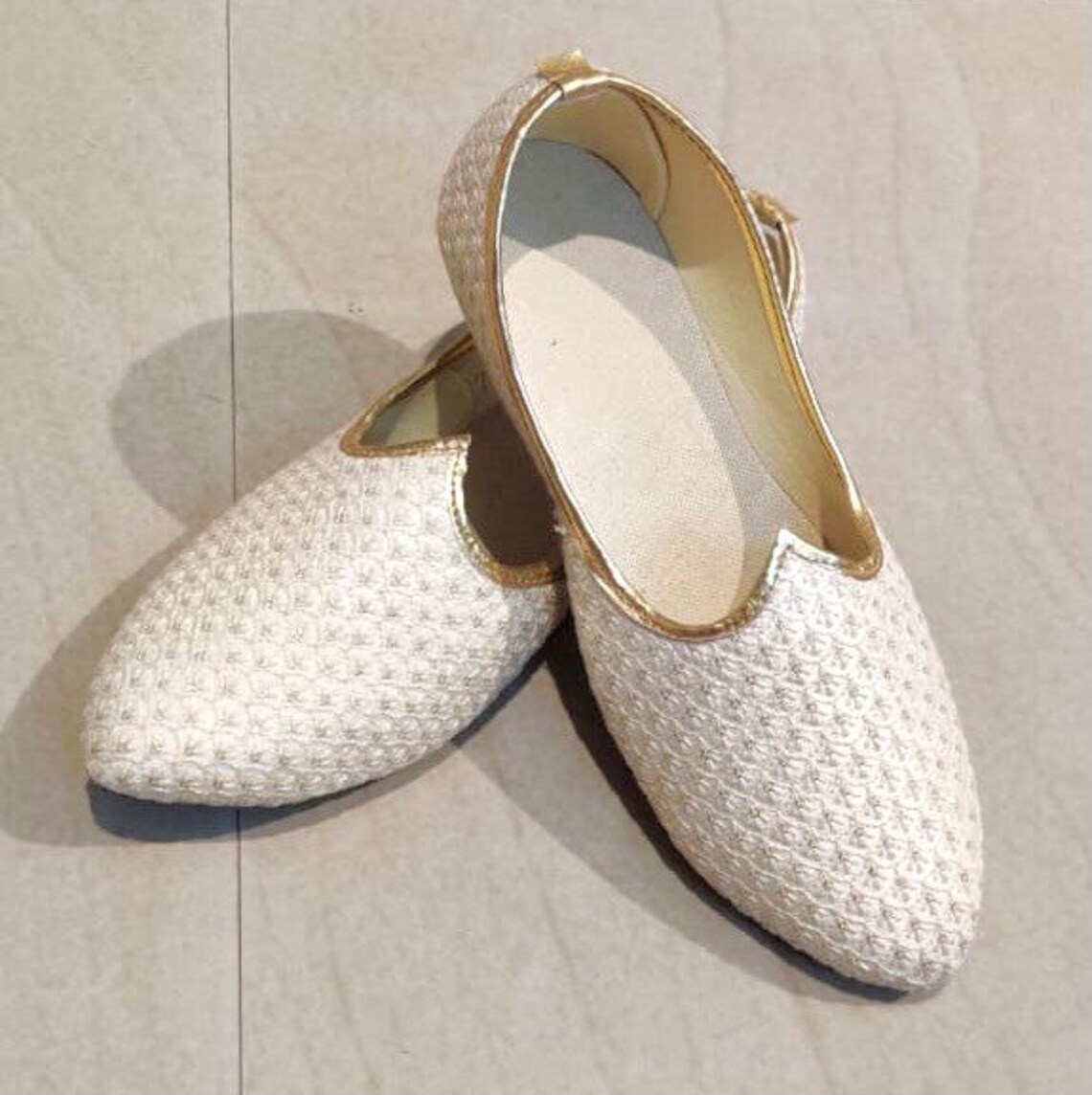 White Colour Handmade Ethnic Men's Mojari / Jutiya / Flat Shoes for ...