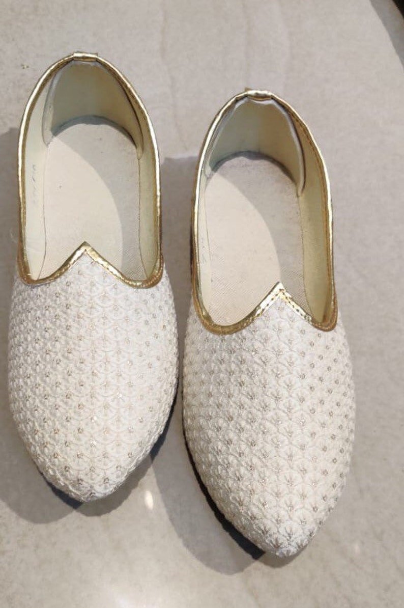 White Colour Handmade Ethnic Men's Mojari / Jutiya / Flat - Etsy