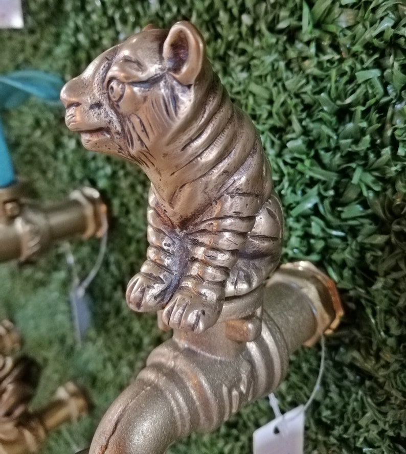 Faucet Vintage Brass Sat Tiger Spigot Garden Tap Water Home Decor Livin ...