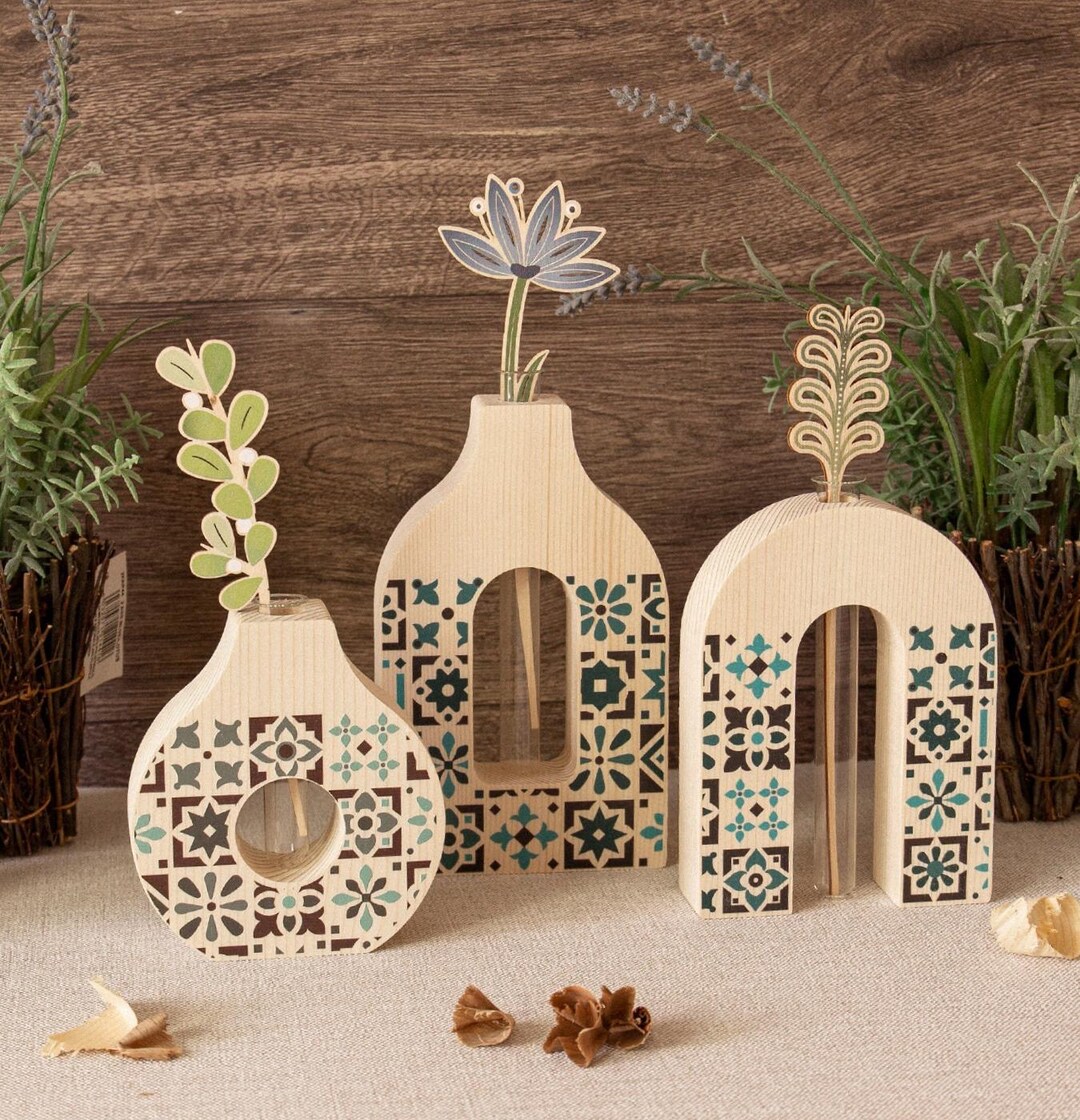 Maiolica Flower Holder - Made of Vaia Wood With Glass Vial - Storm Wood ...