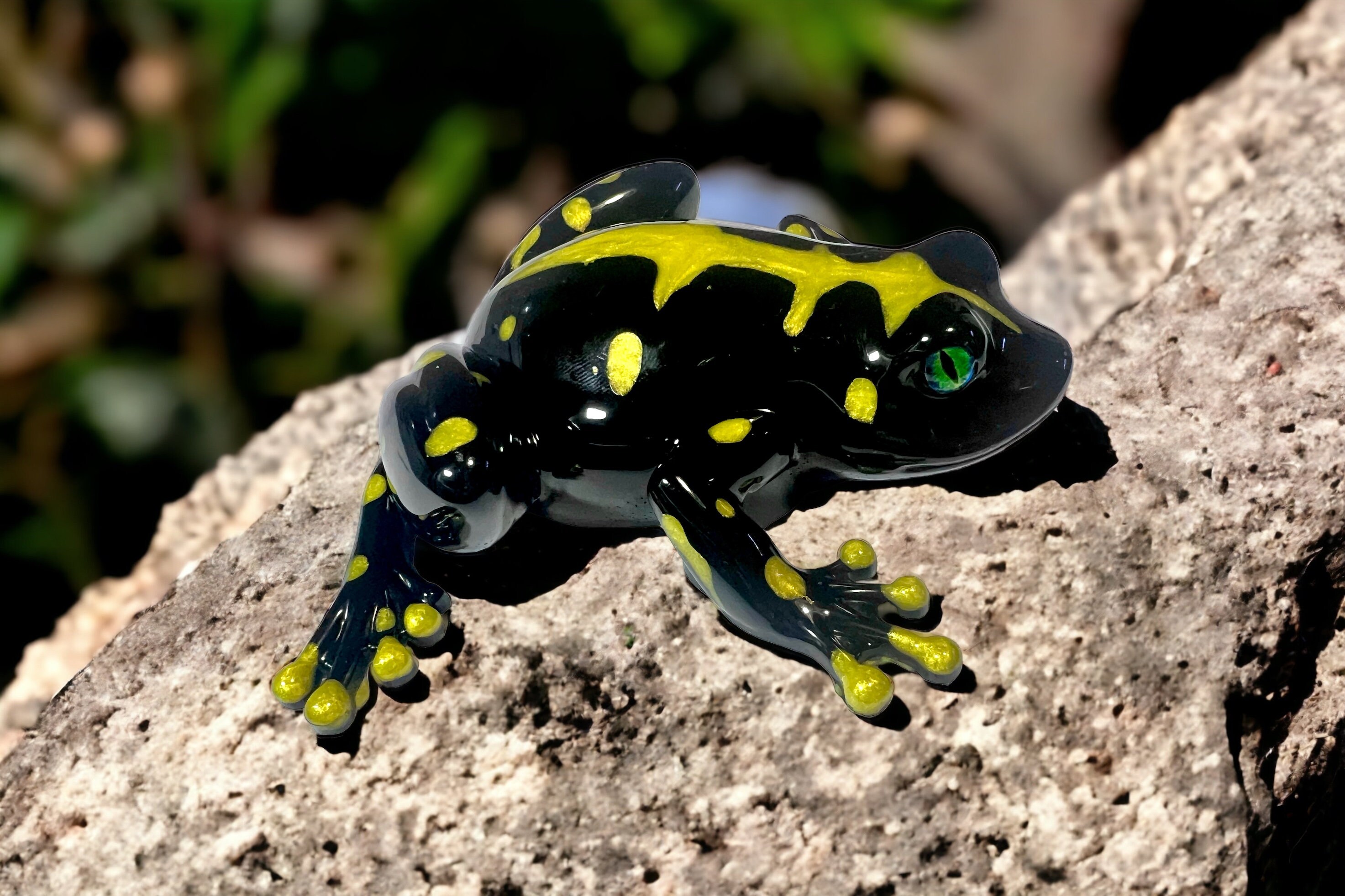 Handmade Resin Frog Sculpture, Tree Frog With Glitter, Color Shifting ...