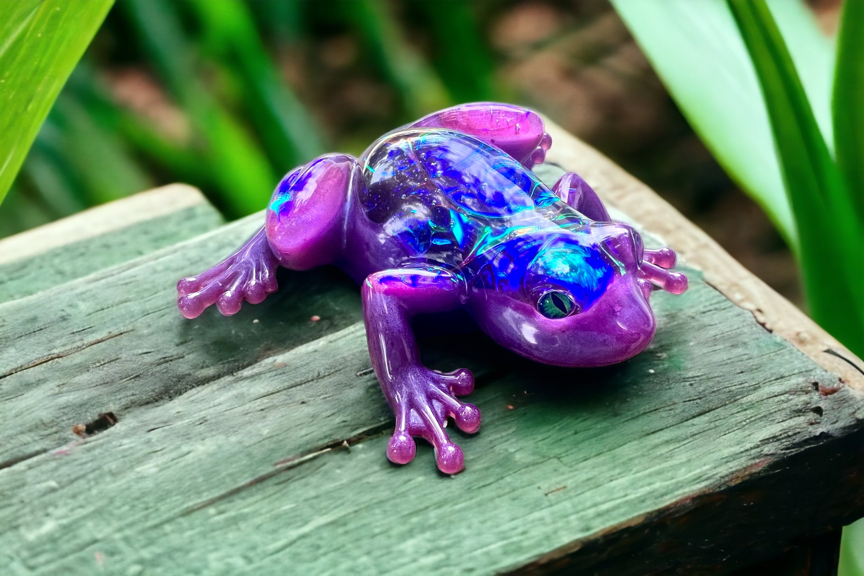 Handmade Resin Frog Sculpture, Tree Frog With Glitter, Color Shifting ...