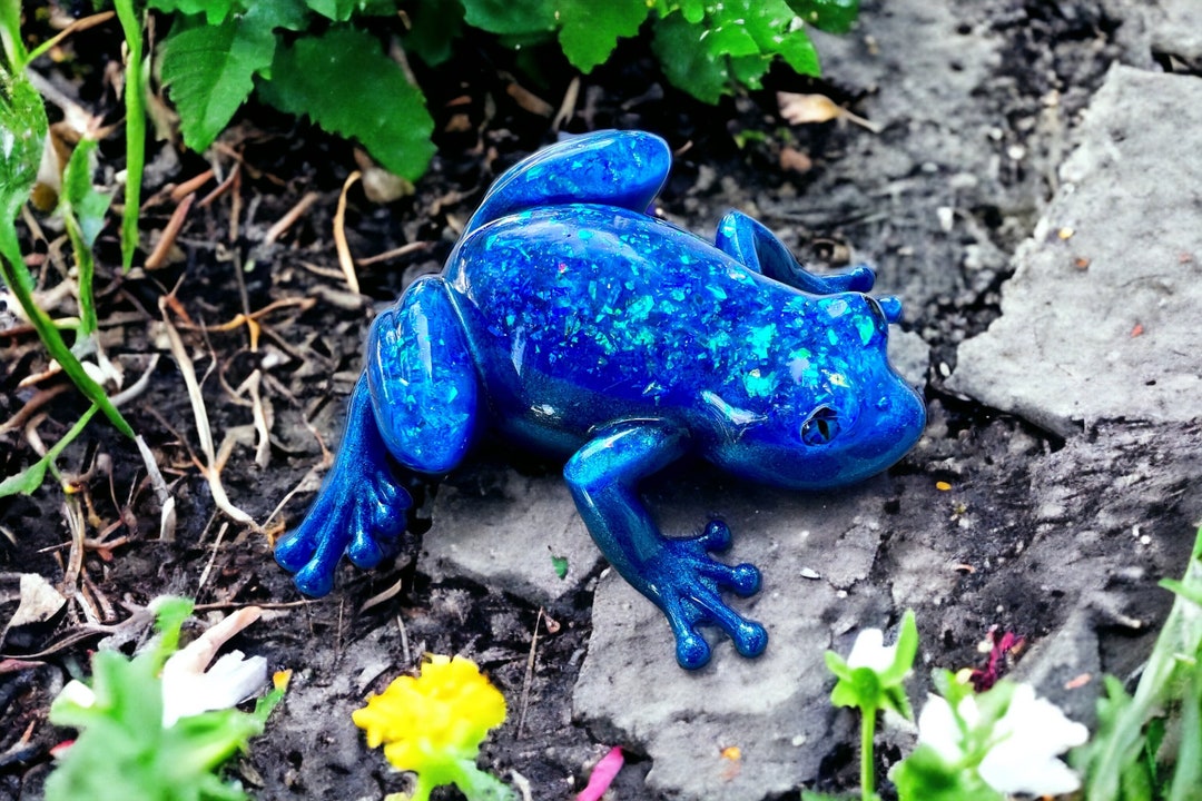 Handmade Resin Frog Sculpture, Tree Frog With Glitter, Color Shifting ...