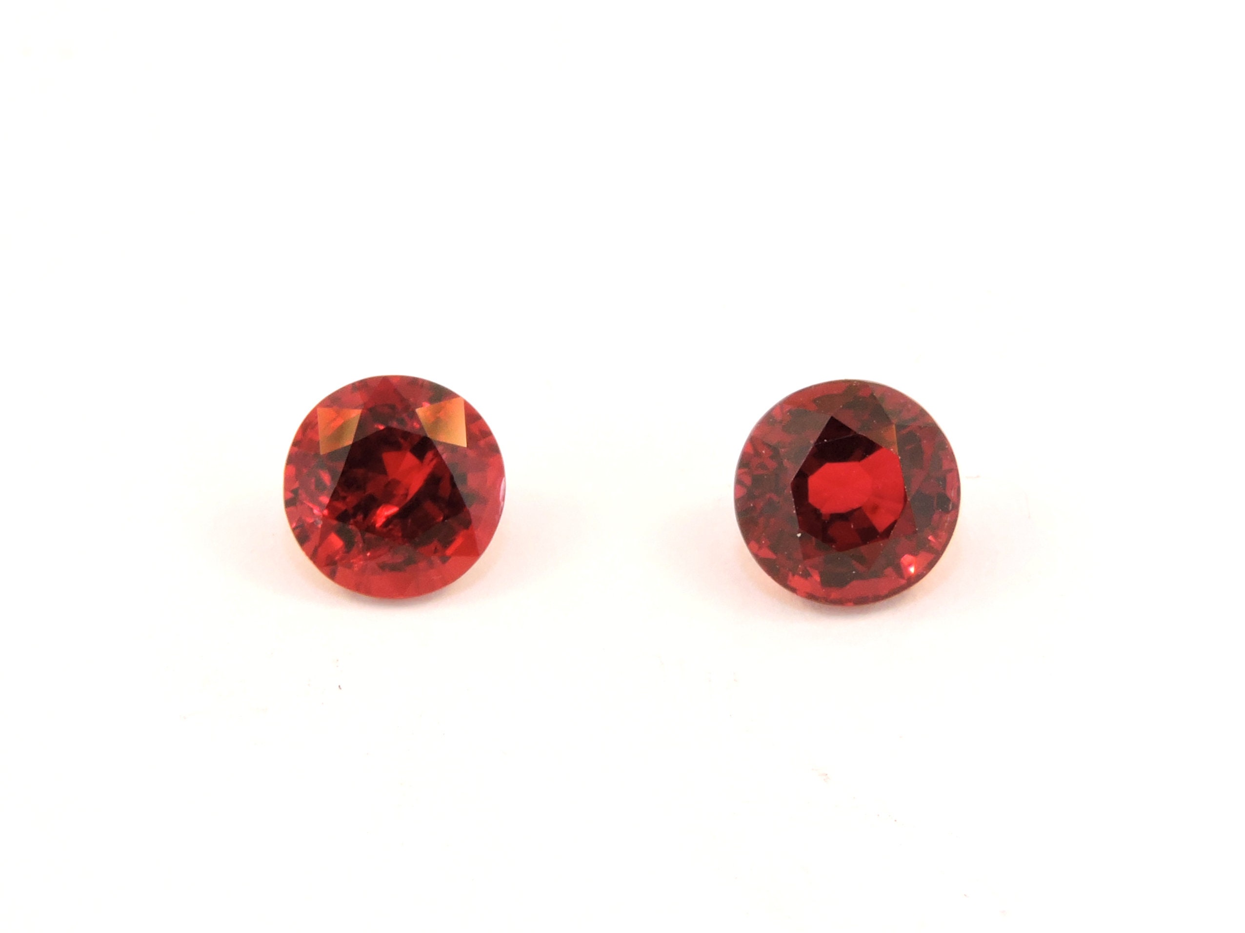 2.37 Carat Pair of 6mm Round Cut Red Spinel - Etsy.de