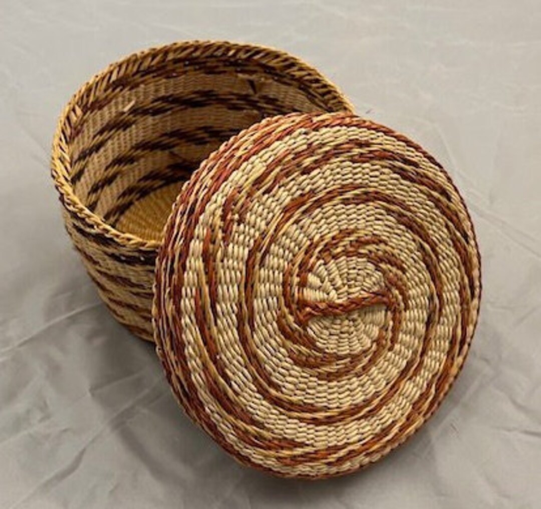 Vintage Round Sweetgrass Handwoven Basket Box W/ Lid Tan Red Brown - Etsy