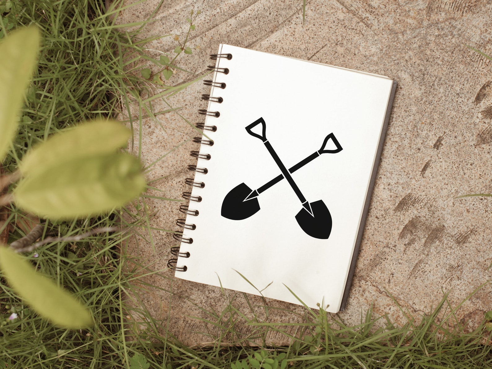 Shovels SVG - Crossed Shovel Spade Gardening Digging Tool Printable ...