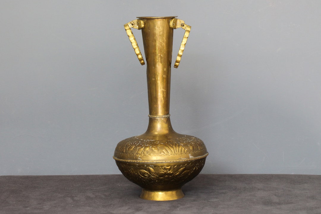 Jarrón antiguo de latón grabado con asas de bronce, ánfora Art Déco de ...