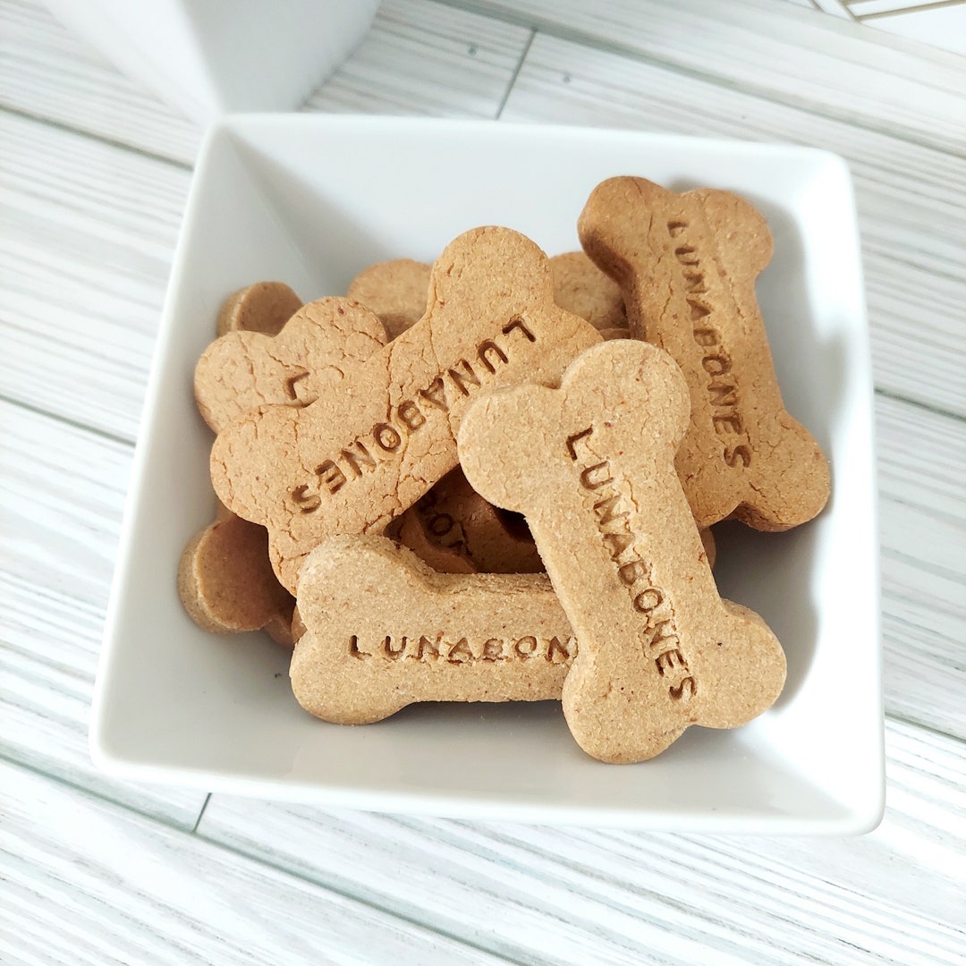 Big Dog Bones, Gourmet Peanut Butter Banana Dog Treats, All Natural ...