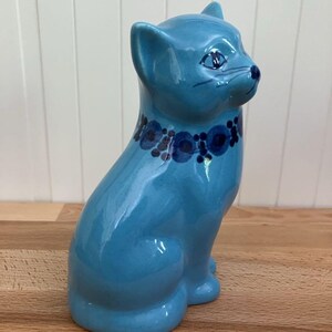 Vintage Blue Porcelain Cat Figurine / 1970s Guldkroken Hjo Märta ...
