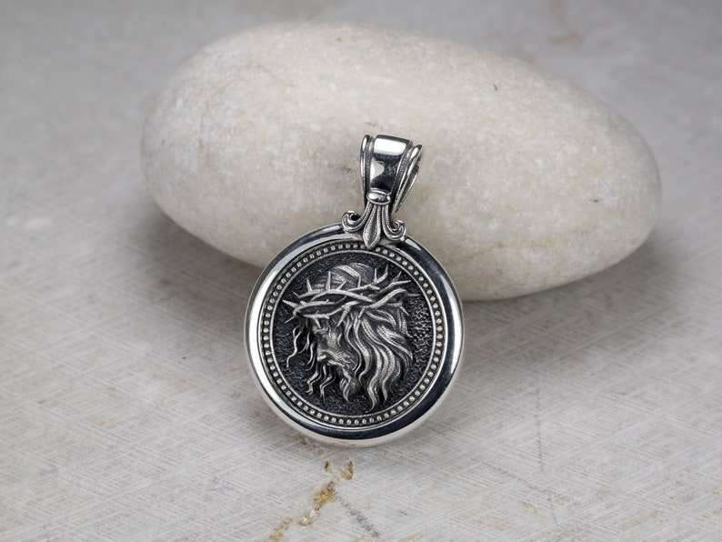 Jesus Christ Profile With Round Frame Pendant With 2.5mm Spiga - Etsy