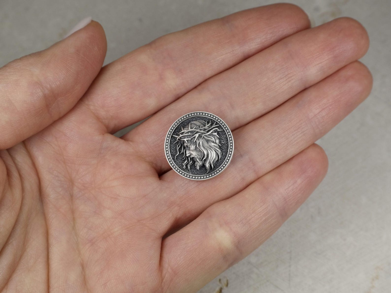 Round Jesus Christ Brooch Pin, Jesus of Nazareth, Lapel Badge, Sterling ...