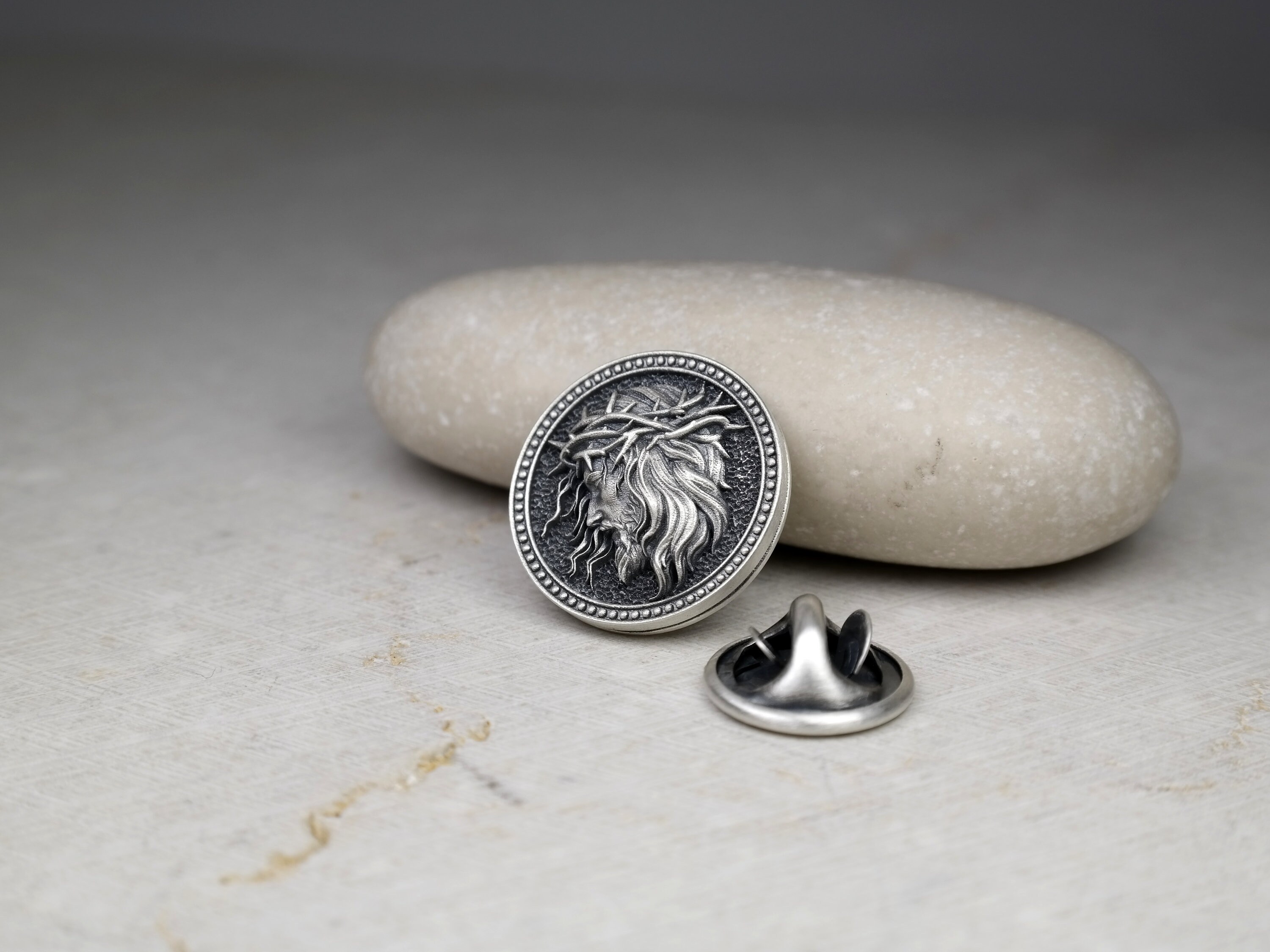 Round Jesus Christ Brooch Pin Jesus of Nazareth Lapel Badge - Etsy