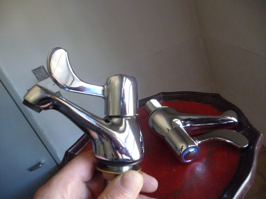 Vintage Bath / Sink Taps Chrome , Unique Retro Old Bath Washroom ...