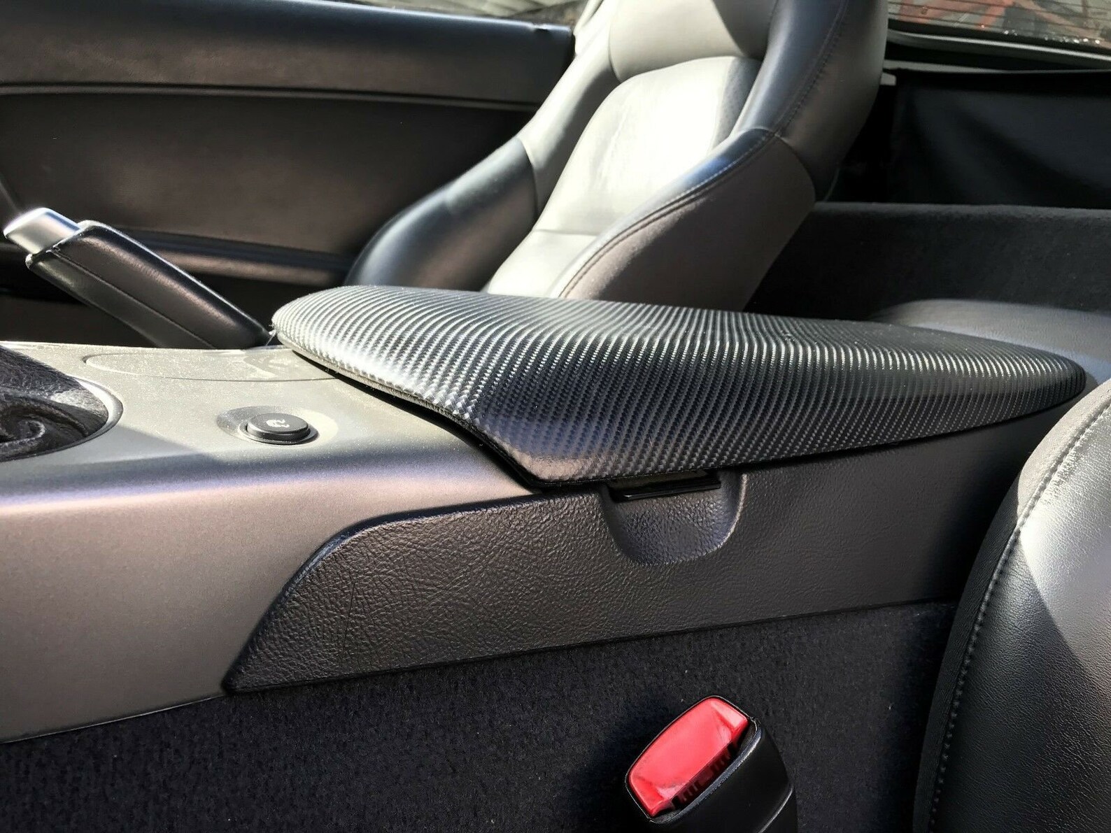 Chevy Corvette (2005 - 2013) Armrest/center Console Cover (BLACK CARBON ...