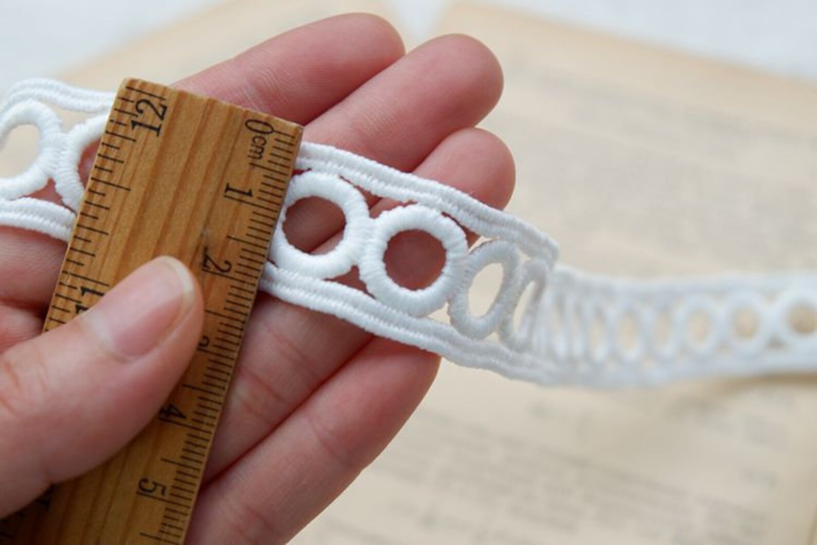 Circle Lace Trim in Black/off White Water Soluble Polyester Lace 0.7 ...