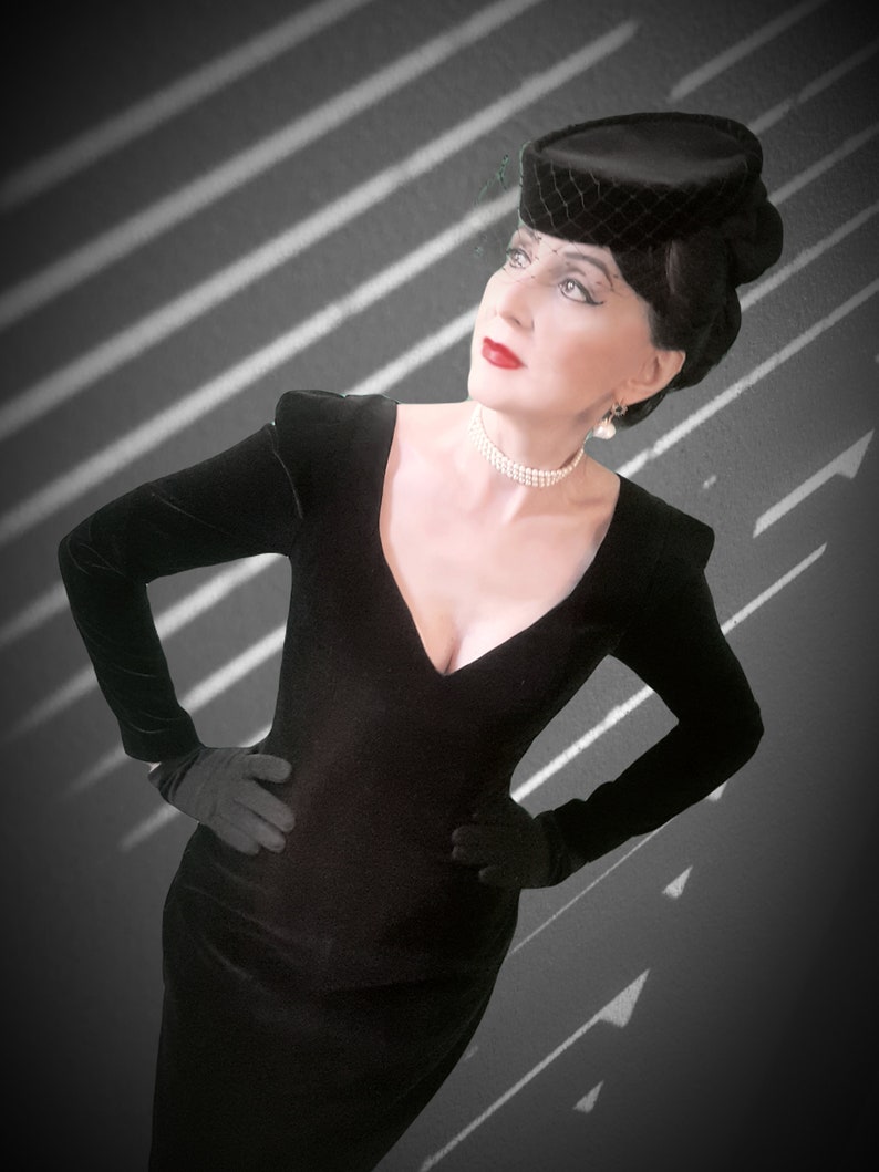 Vintage 1980s Does Femme Fatale Film Noir 1940s 1950s Vamp Black Wiggle ...