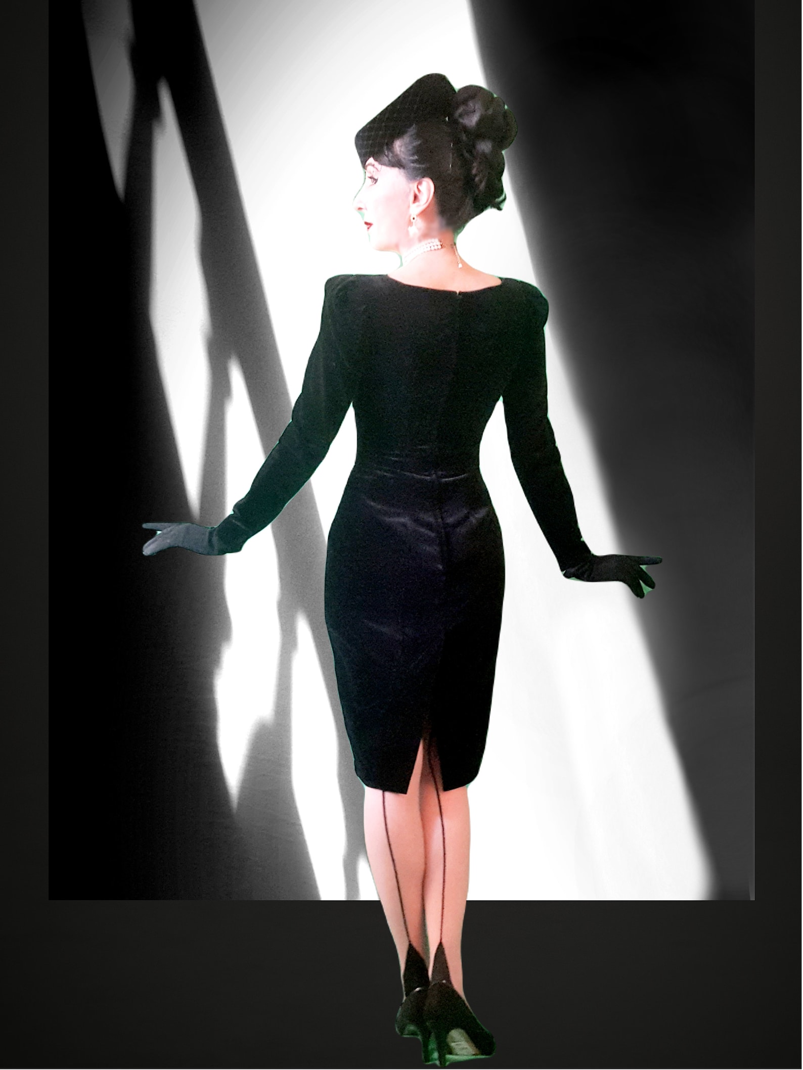 Vintage 1980s Does Femme Fatale Film Noir 1940s 1950s Vamp Black Wiggle