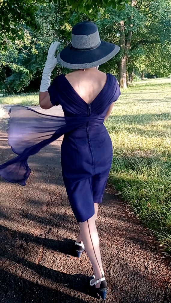 Gorgeous vintage 1960s dark cornflower blue 100% silk… - Gem