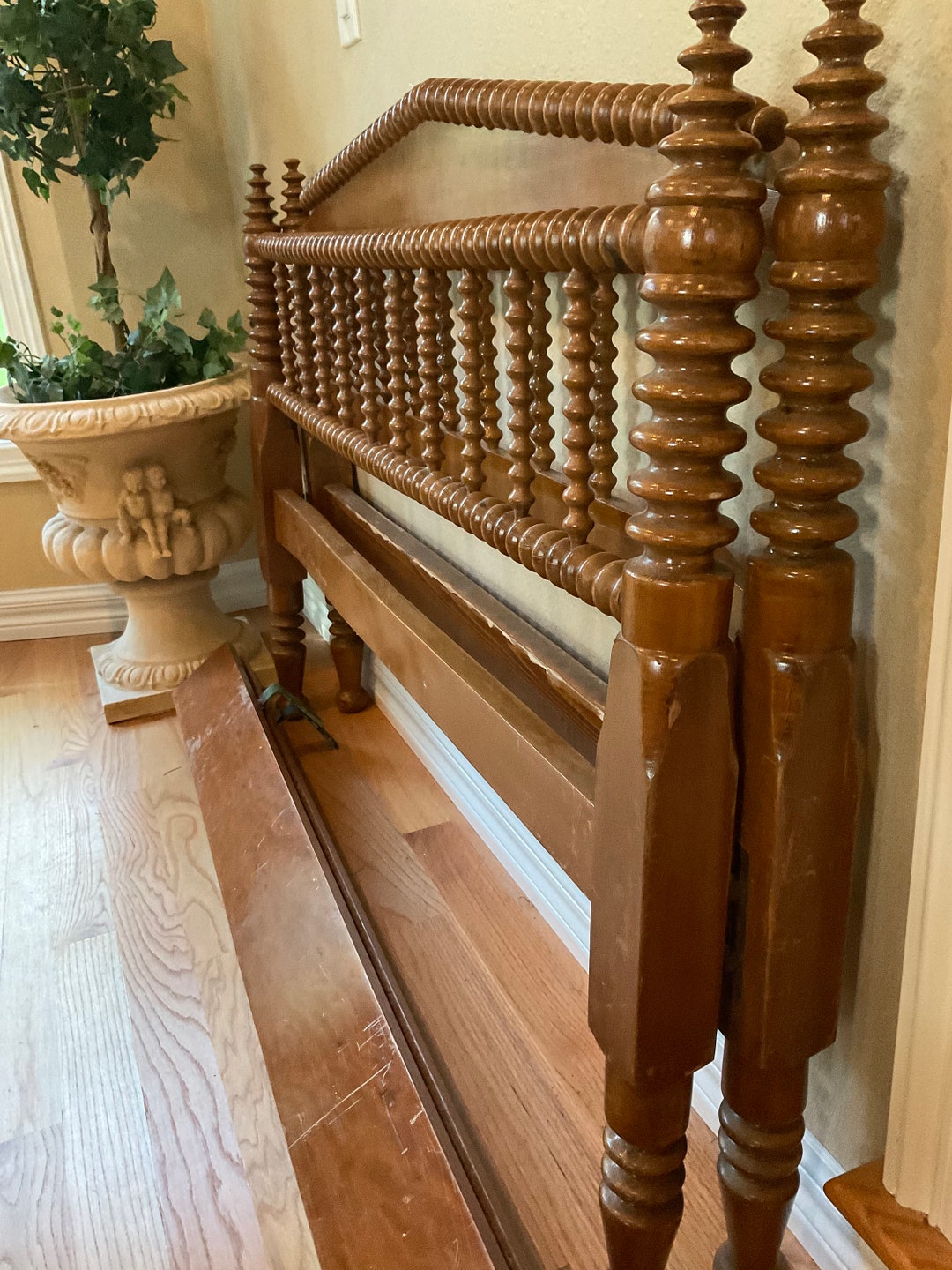 Jenny lind twin bed vintage store