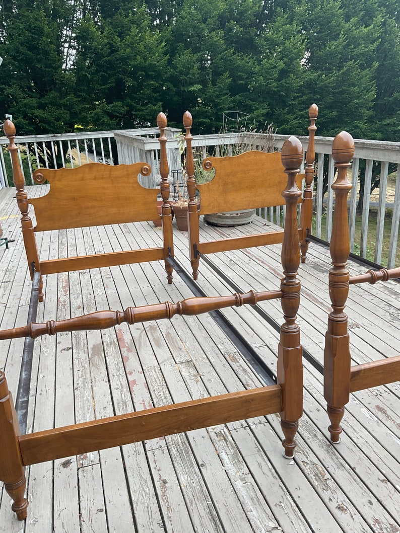 Vintage Pair of Maple Twin Size Bed Frames. Price is for the - Etsy