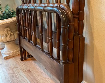 Antique Heirloom Spindle Spool Bed Jenny-lind Bed Twin Size - Etsy