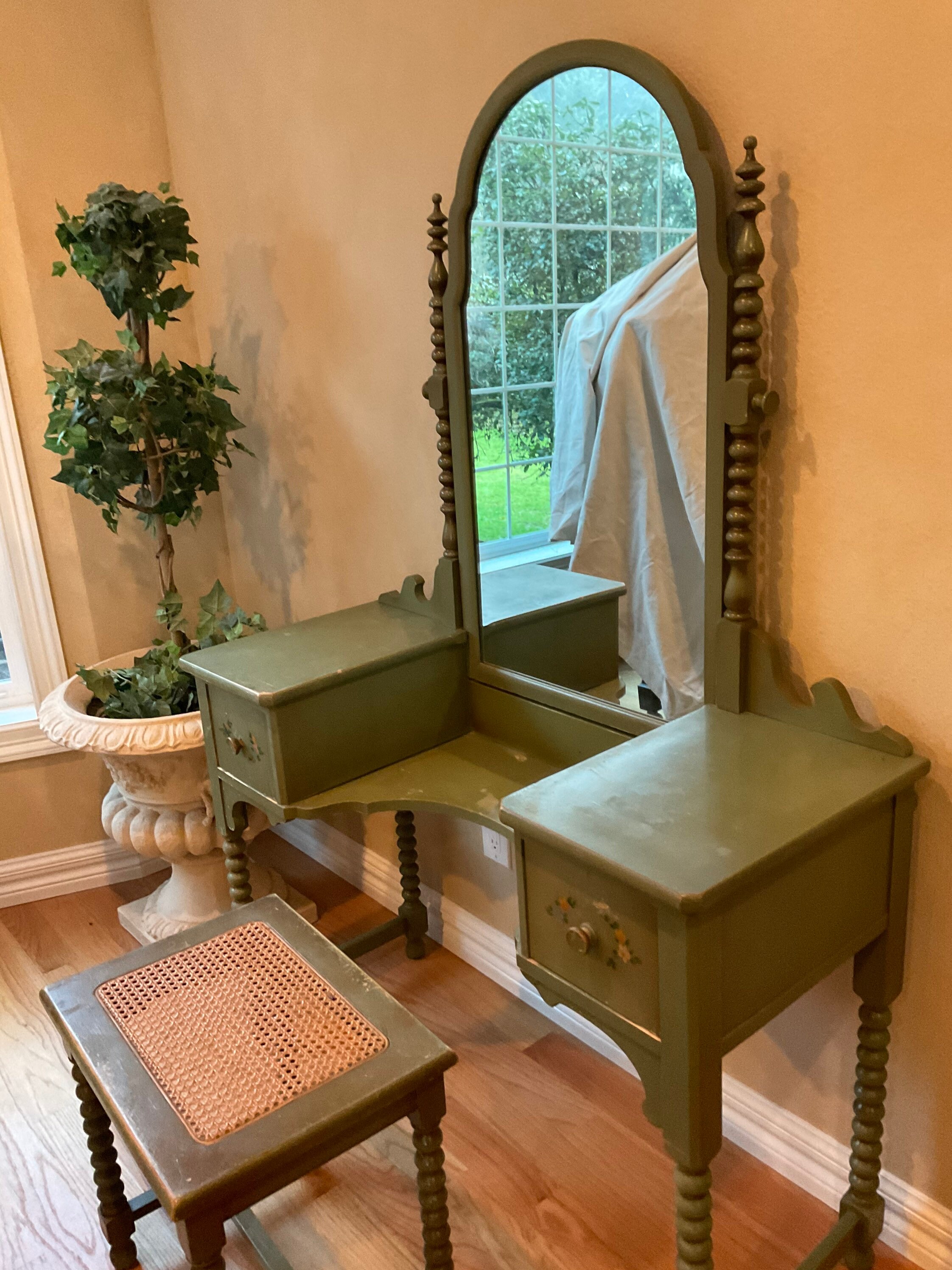 Antique Jenny Lind Vanity and Spindle Spool Bench - Etsy