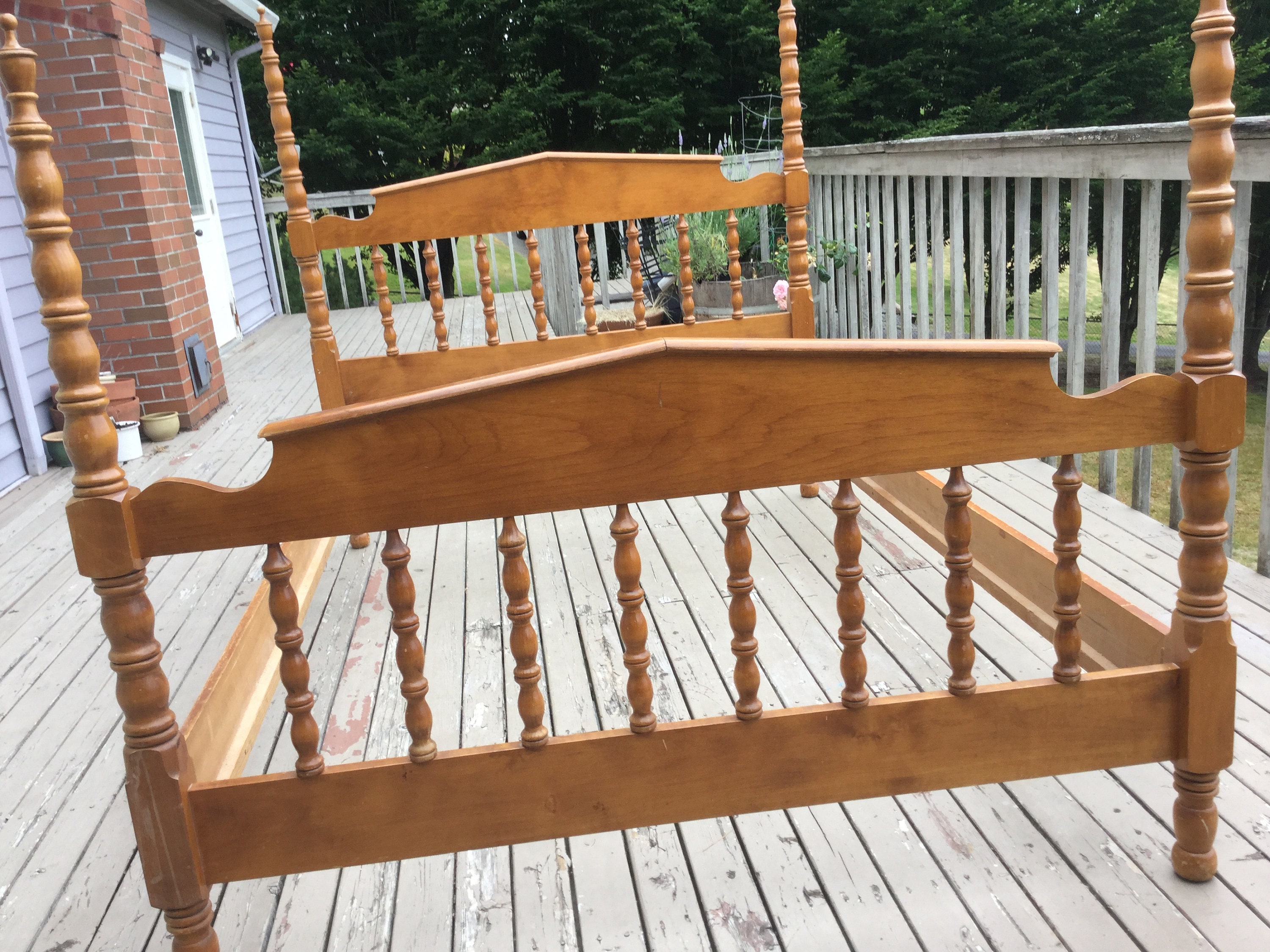 Vintage Maple Heirloom Spindle Spool 4-post Bed Jenny-lind Bed ...