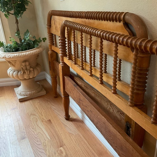 Vintage Heirloom Spindle Spool Bed Jenny-lind Bed Full Size - Etsy