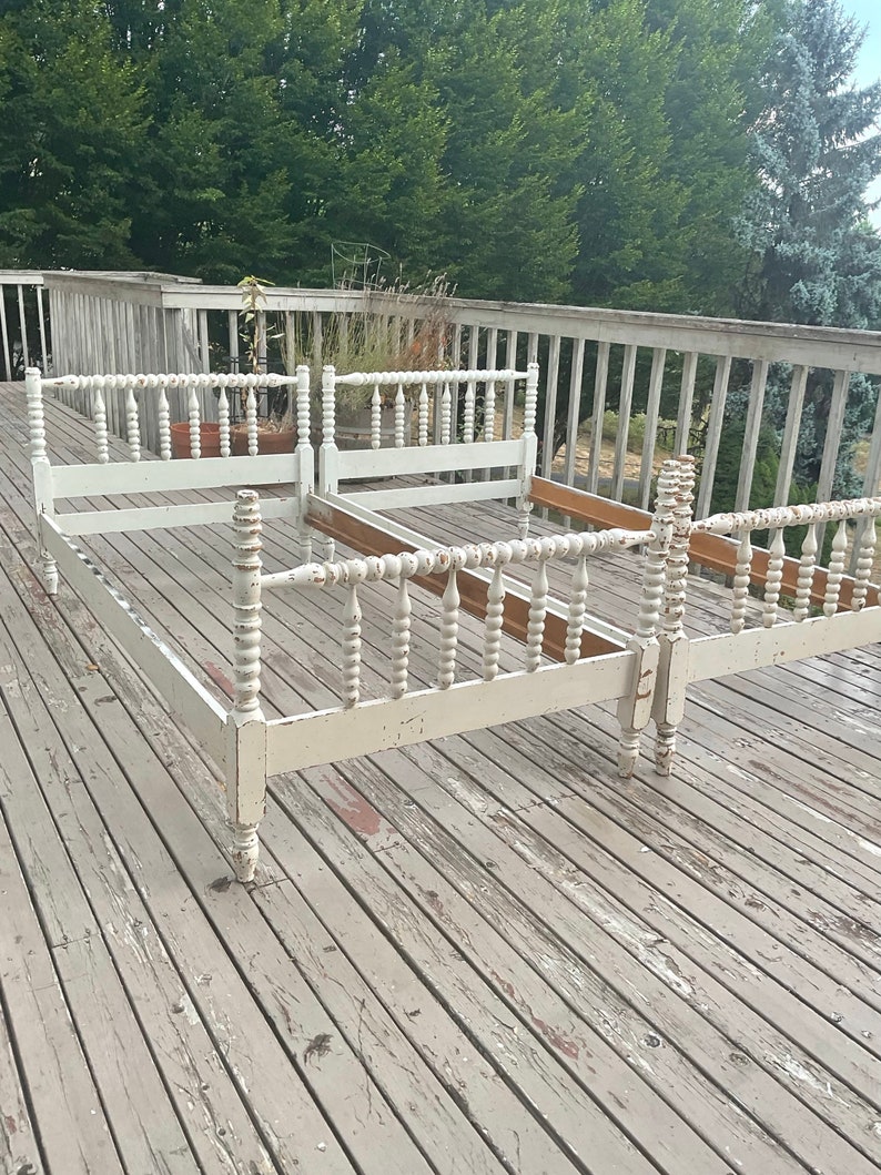 Vintage Pair of Jenny Lind Twin Size Bed Frames. Shabby Chic - Etsy