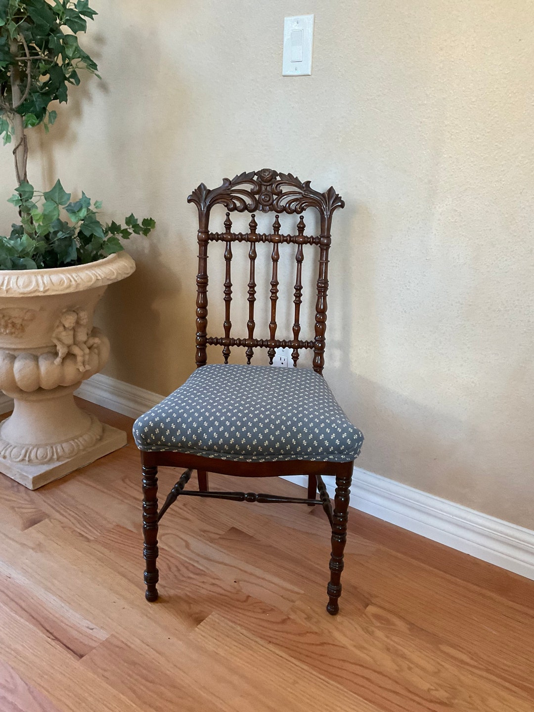 Victorian Antique Rose Spindle Spool Chair. Antique Vanity - Etsy