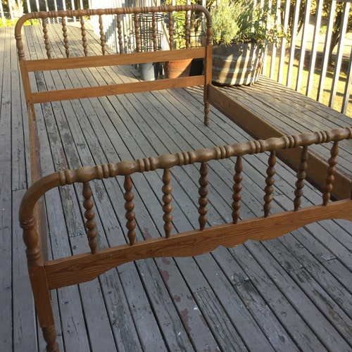 Vintage Heirloom Spindle Spool Bed Jenny-lind Bed Full Size - Etsy
