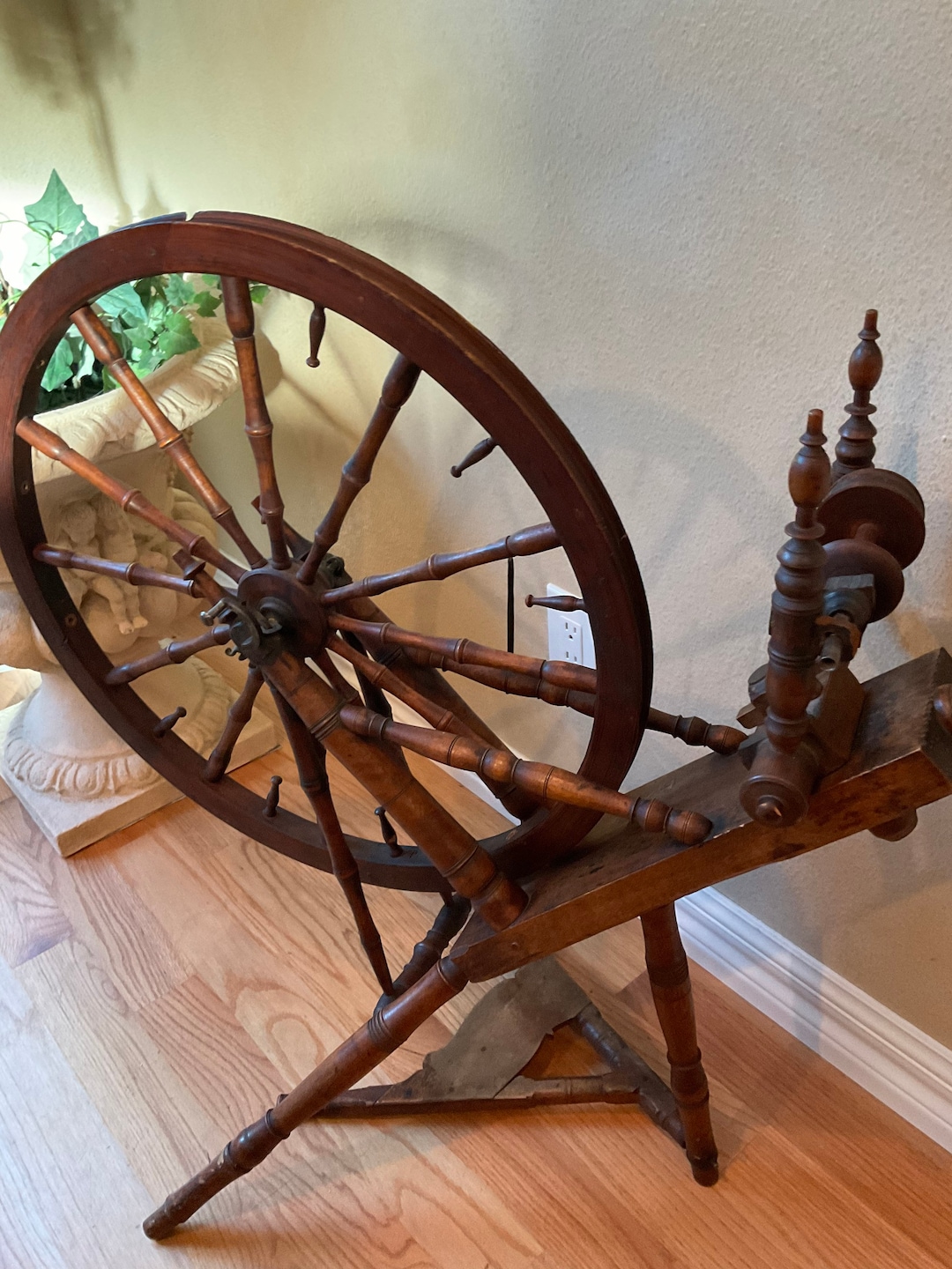 Primitive Spinining Wheel. Antique Spinning Wheel, Spindle Spool ...