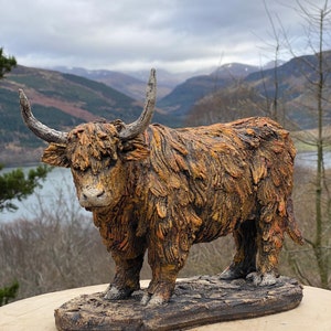 Highland Cow Sculpture in Ceramic by Paul Szeiler - Etsy