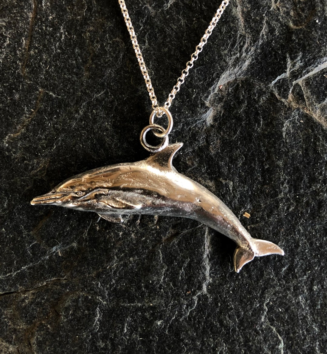 Delphin Anhänger / Halskette aus Zinn - Etsy.de