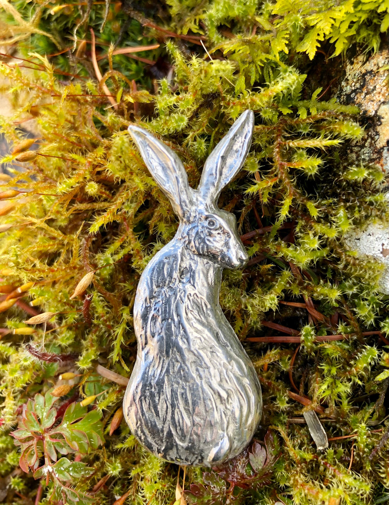 Hare looking over shoulder brooch in pewter | Etsy